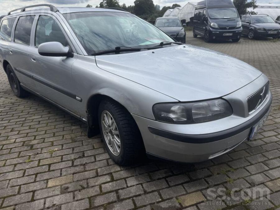 Sarkans Volvo V70 2000 Talsi, ar dzinēja tilpumu 2.50 L un nobraukumu 0 tūkst. km par 1000 €, foto 4 vietnē AUTOMOTO.COM.LV