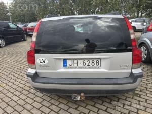 Sarkans Volvo V70 2000 Talsi, ar dzinēja tilpumu 2.50 L un nobraukumu 0 tūkst. km par 1000 €, foto 6 vietnē AUTOMOTO.COM.LV