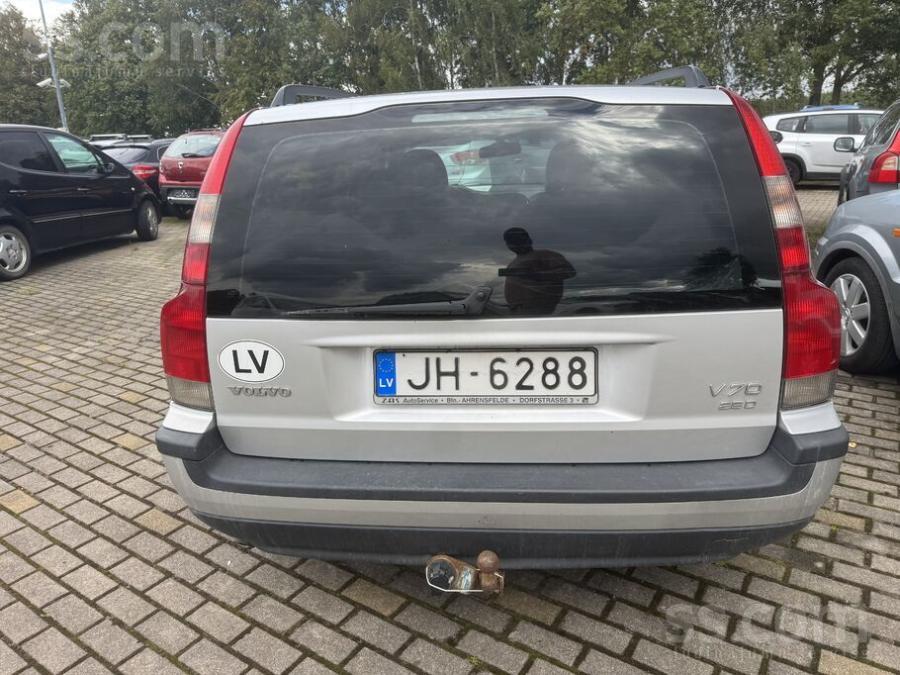 Sarkans Volvo V70 2000 Talsi, ar dzinēja tilpumu 2.50 L un nobraukumu 0 tūkst. km par 1000 €, foto 6 vietnē AUTOMOTO.COM.LV