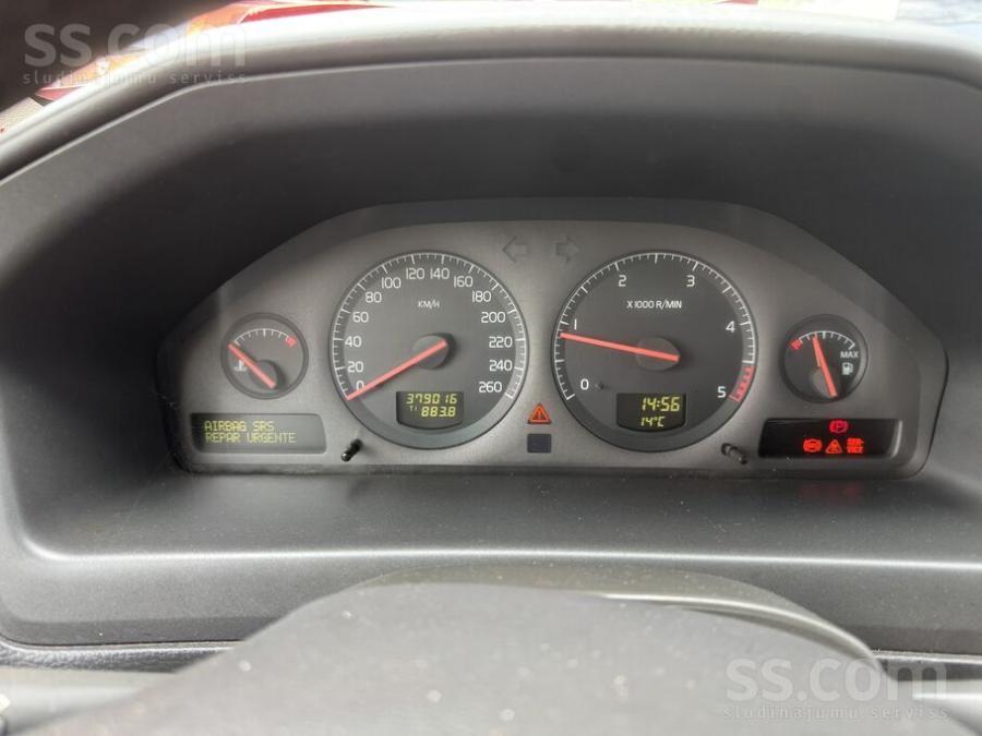 Sarkans Volvo V70 2000 Talsi, ar dzinēja tilpumu 2.50 L un nobraukumu 0 tūkst. km par 1000 €, foto 10 vietnē AUTOMOTO.COM.LV