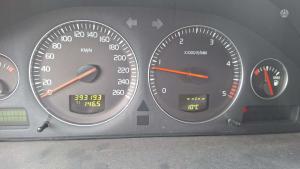 Sarkans Volvo V70 2001 Kauņa, ar dzinēja tilpumu 2.40 L un nobraukumu 399 tūkst. km par 800 €, foto  vietnē AUTOMOTO.COM.LV