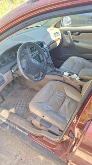 Sarkans Volvo V70 2001 Kauņa, ar dzinēja tilpumu 2.40 L un nobraukumu 399 tūkst. km par 800 €, foto 3 vietnē AUTOMOTO.COM.LV