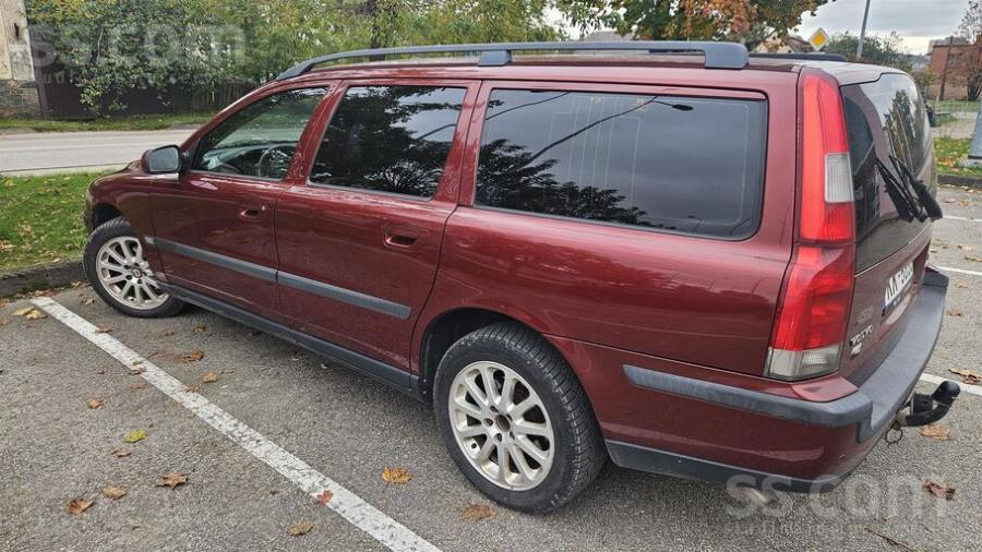 Sarkans Volvo V70 2001 Daugavpils, ar dzinēja tilpumu 2.50 L un nobraukumu 350 tūkst. km par 1500 €, foto 1 vietnē AUTOMOTO.COM.LV