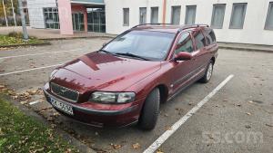 Sarkans Volvo V70 2001 Daugavpils, ar dzinēja tilpumu 2.50 L un nobraukumu 350 tūkst. km par 1500 €, foto 3 vietnē AUTOMOTO.COM.LV