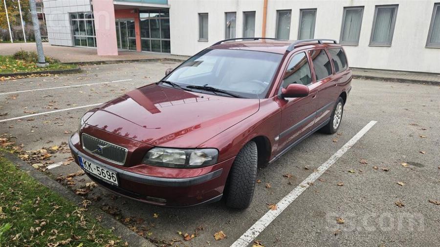 Sarkans Volvo V70 2001 Daugavpils, ar dzinēja tilpumu 2.50 L un nobraukumu 350 tūkst. km par 1500 €, foto 3 vietnē AUTOMOTO.COM.LV