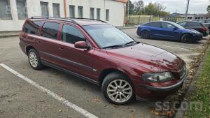 Sarkans Volvo V70 2001 Daugavpils, ar dzinēja tilpumu 2.50 L un nobraukumu 350 tūkst. km par 1500 €, foto 4 vietnē AUTOMOTO.COM.LV