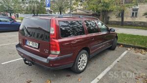 Sarkans Volvo V70 2001 Daugavpils, ar dzinēja tilpumu 2.50 L un nobraukumu 350 tūkst. km par 1500 €, foto 5 vietnē AUTOMOTO.COM.LV