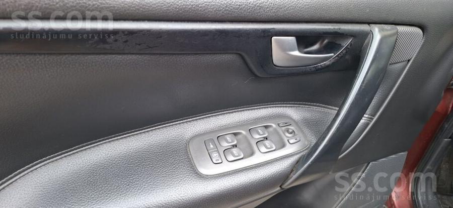 Sarkans Volvo V70 2001 Daugavpils, ar dzinēja tilpumu 2.50 L un nobraukumu 350 tūkst. km par 1500 €, foto 13 vietnē AUTOMOTO.COM.LV