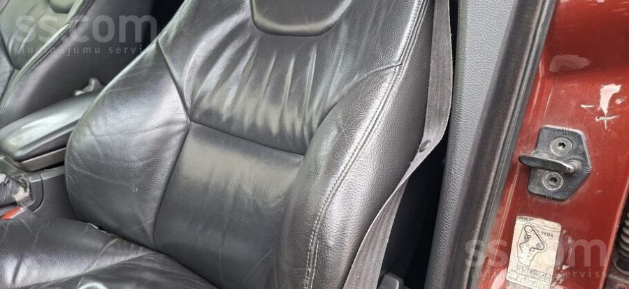 Sarkans Volvo V70 2001 Daugavpils, ar dzinēja tilpumu 2.50 L un nobraukumu 350 tūkst. km par 1500 €, foto 17 vietnē AUTOMOTO.COM.LV