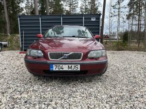 Red Volvo V70 2002 in Tallinn, with an engine capacity of 2.40 L and mileage of 370 thousand km for 1900 €, photo 5 on AUTOMOTO.COM.LV