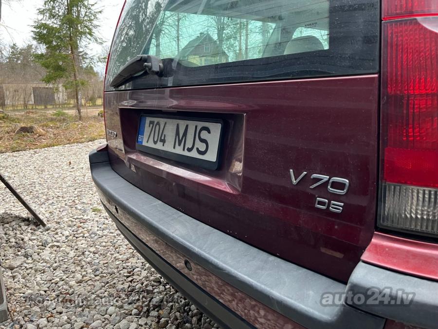 Red Volvo V70 2002 in Tallinn, with an engine capacity of 2.40 L and mileage of 370 thousand km for 1900 €, photo 10 on AUTOMOTO.COM.LV