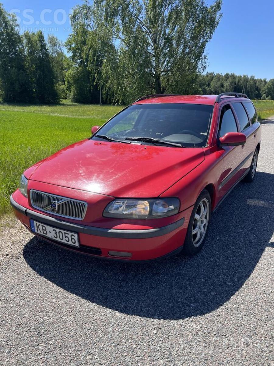Sarkans Volvo V70 2002 Rīga, ar dzinēja tilpumu 2.40 L un nobraukumu 656 tūkst. km par 1350 €, foto 1 vietnē AUTOMOTO.COM.LV