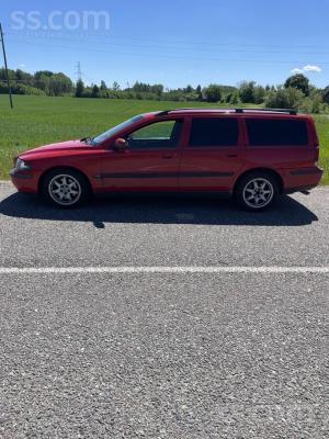 Sarkans Volvo V70 2002 Rīga, ar dzinēja tilpumu 2.40 L un nobraukumu 656 tūkst. km par 1350 €, foto 3 vietnē AUTOMOTO.COM.LV