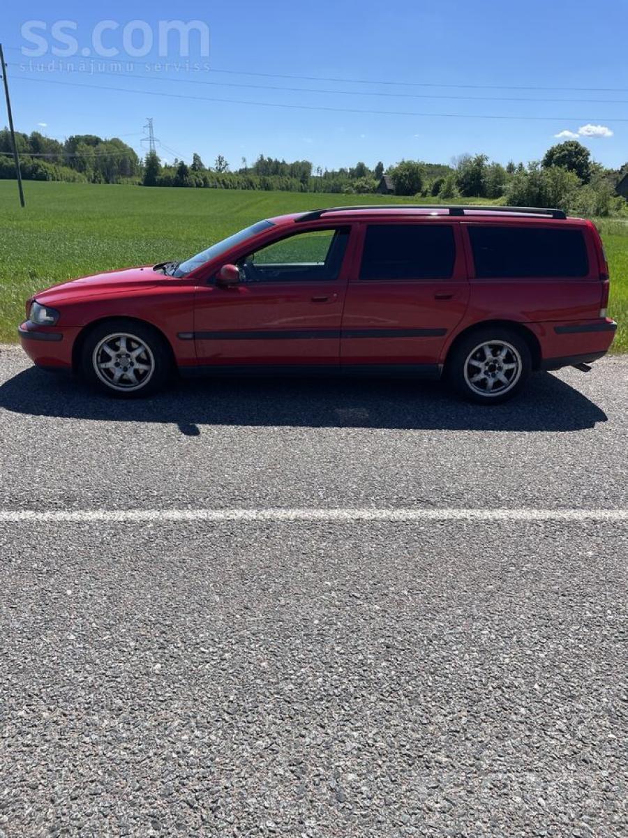 Sarkans Volvo V70 2002 Rīga, ar dzinēja tilpumu 2.40 L un nobraukumu 656 tūkst. km par 1350 €, foto 3 vietnē AUTOMOTO.COM.LV