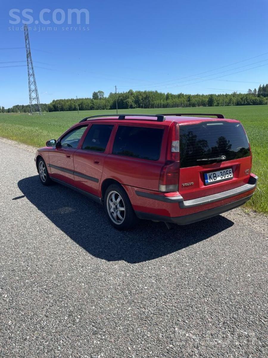 Sarkans Volvo V70 2002 Rīga, ar dzinēja tilpumu 2.40 L un nobraukumu 656 tūkst. km par 1350 €, foto 4 vietnē AUTOMOTO.COM.LV