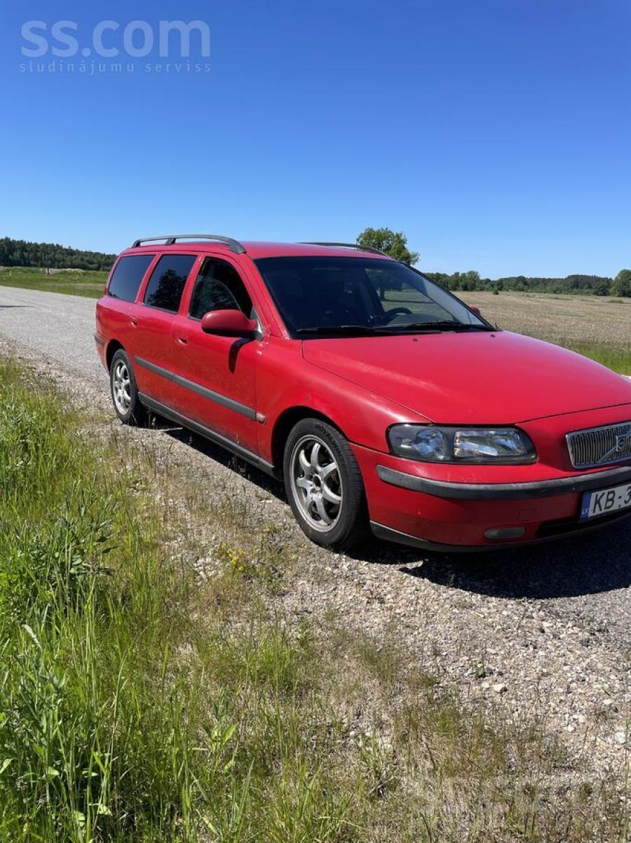 Sarkans Volvo V70 2002 Rīga, ar dzinēja tilpumu 2.40 L un nobraukumu 656 tūkst. km par 1350 €, foto 6 vietnē AUTOMOTO.COM.LV