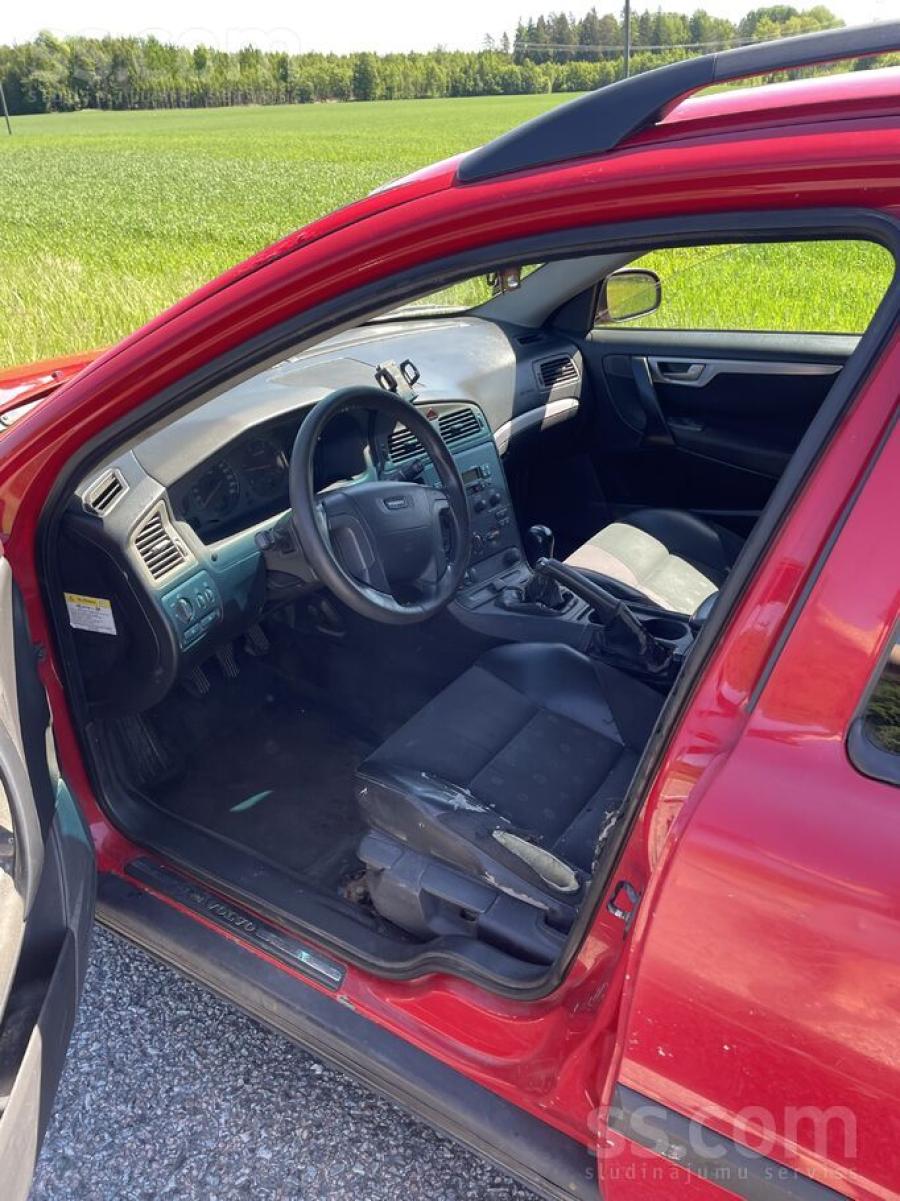 Sarkans Volvo V70 2002 Rīga, ar dzinēja tilpumu 2.40 L un nobraukumu 656 tūkst. km par 1350 €, foto 8 vietnē AUTOMOTO.COM.LV