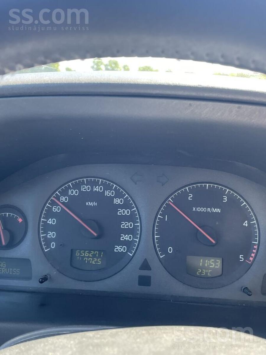 Sarkans Volvo V70 2002 Rīga, ar dzinēja tilpumu 2.40 L un nobraukumu 656 tūkst. km par 1350 €, foto 10 vietnē AUTOMOTO.COM.LV