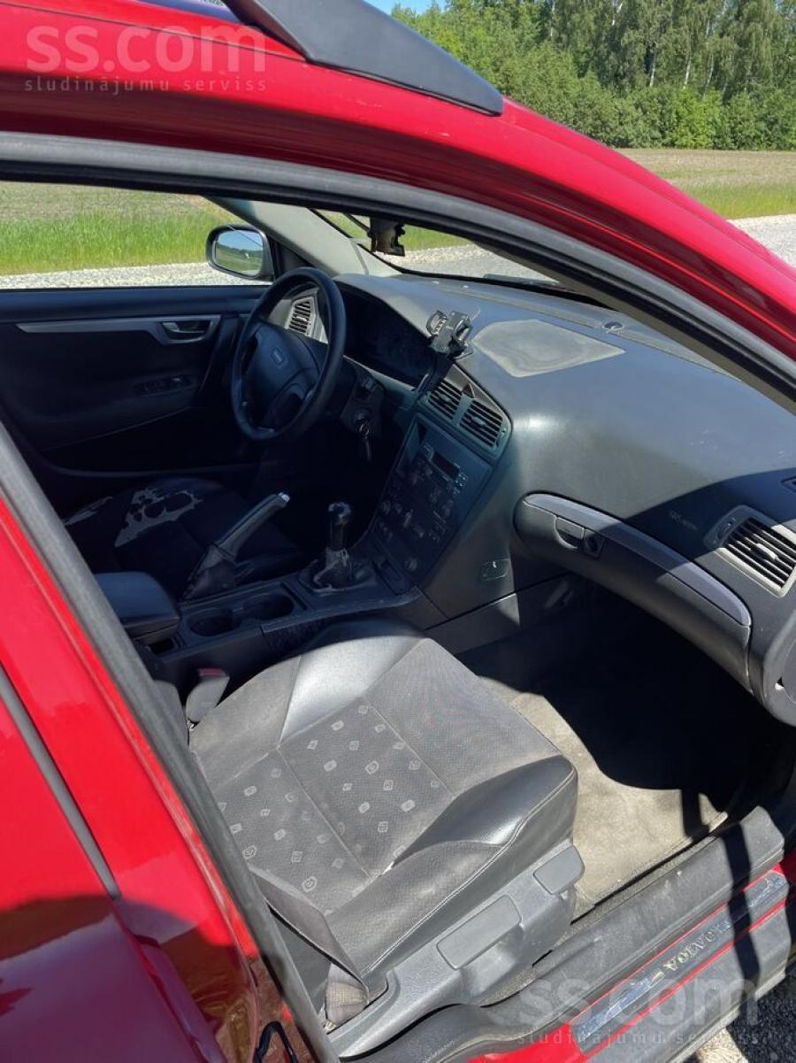 Sarkans Volvo V70 2002 Rīga, ar dzinēja tilpumu 2.40 L un nobraukumu 656 tūkst. km par 1350 €, foto 13 vietnē AUTOMOTO.COM.LV