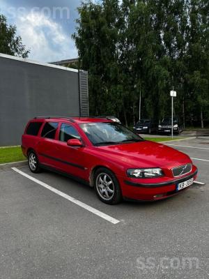 Red Volvo V70 2002 in Riga, with an engine capacity of 2.40 L and mileage of 656 thousand km for 1190 €, photo  on AUTOMOTO.COM.LV