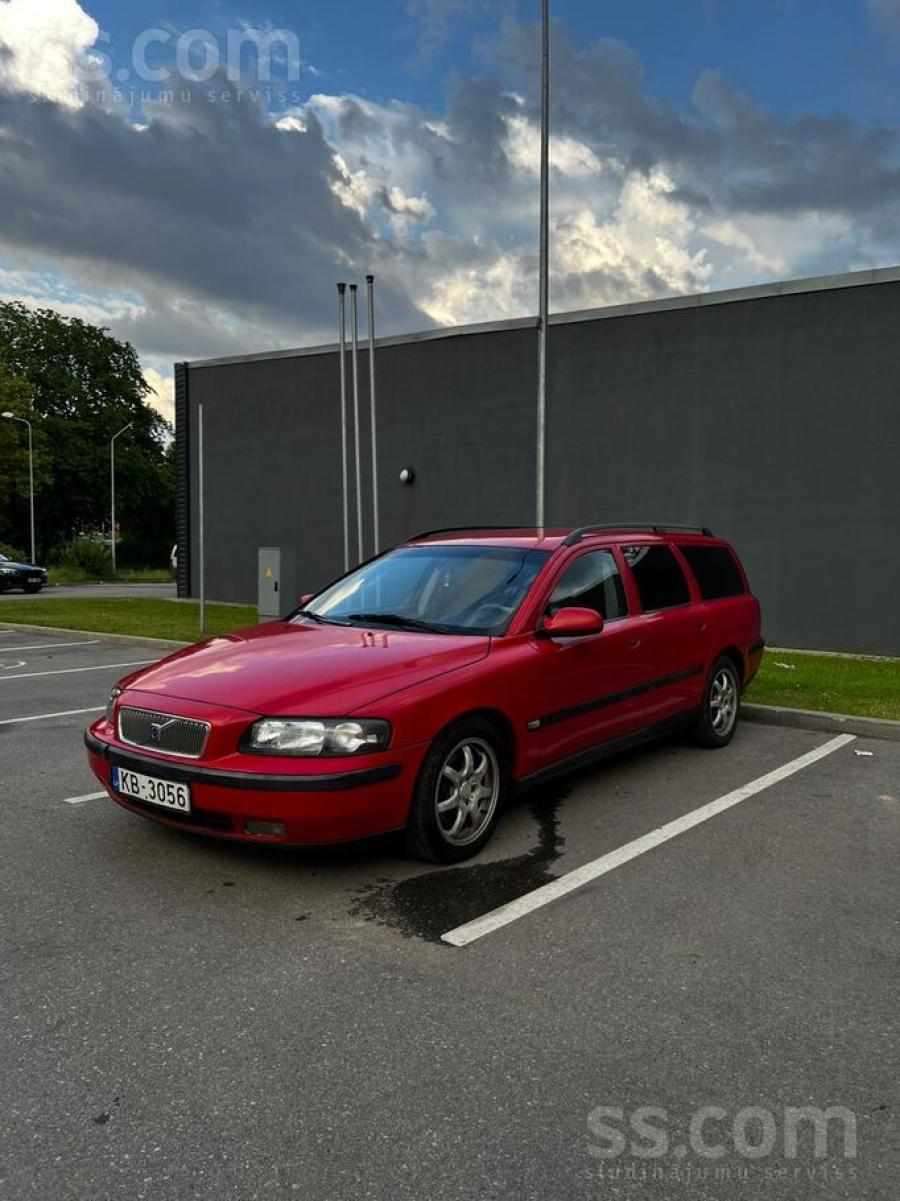 Red Volvo V70 2002 in Riga, with an engine capacity of 2.40 L and mileage of 656 thousand km for 1190 €, photo 3 on AUTOMOTO.COM.LV