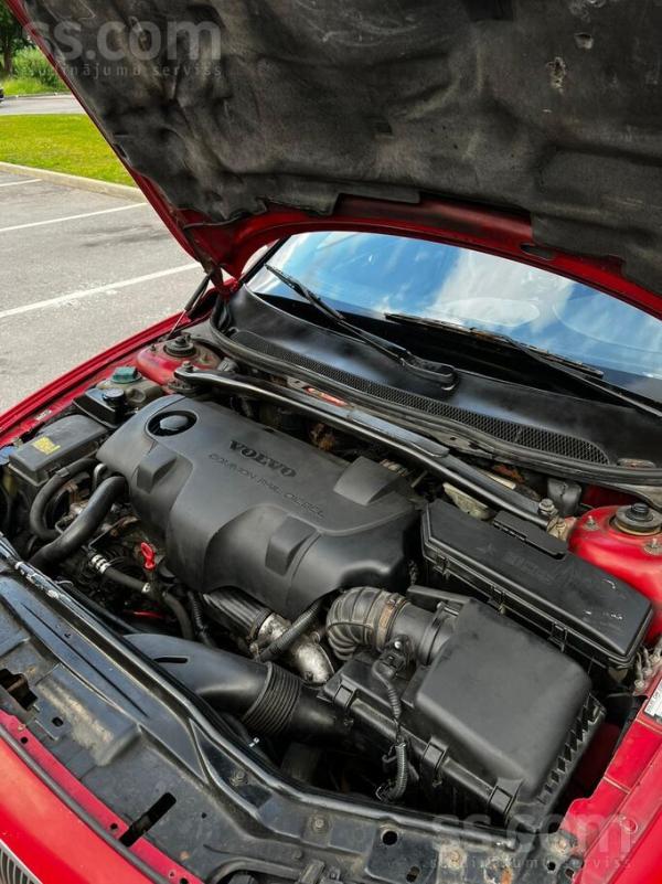 Red Volvo V70 2002 in Riga, with an engine capacity of 2.40 L and mileage of 656 thousand km for 1190 €, photo 6 on AUTOMOTO.COM.LV