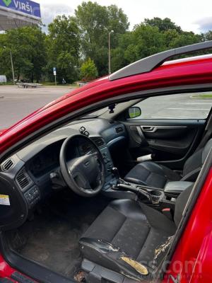 Red Volvo V70 2002 in Riga, with an engine capacity of 2.40 L and mileage of 656 thousand km for 1190 €, photo 8 on AUTOMOTO.COM.LV
