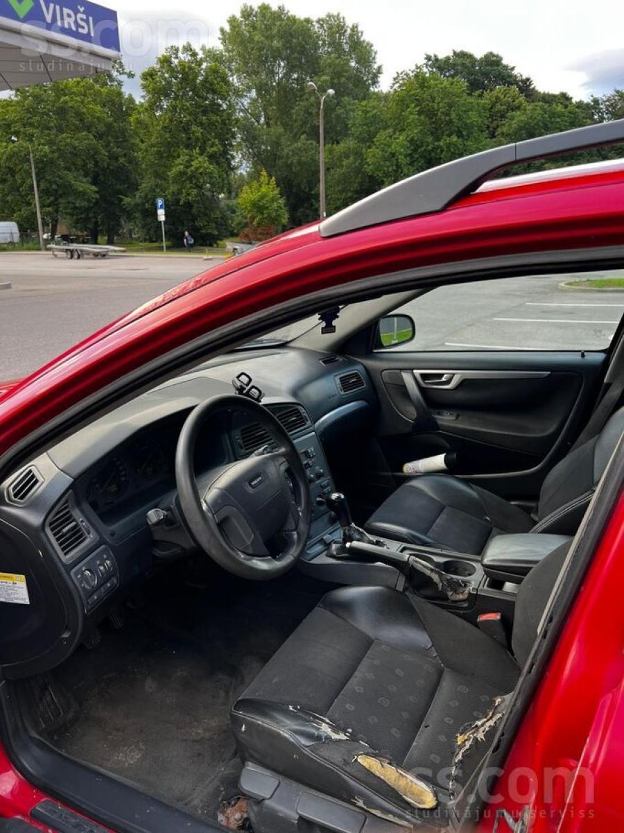 Red Volvo V70 2002 in Riga, with an engine capacity of 2.40 L and mileage of 656 thousand km for 1190 €, photo 8 on AUTOMOTO.COM.LV