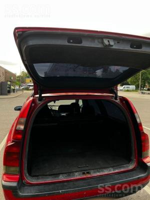 Red Volvo V70 2002 in Riga, with an engine capacity of 2.40 L and mileage of 656 thousand km for 1190 €, photo 9 on AUTOMOTO.COM.LV