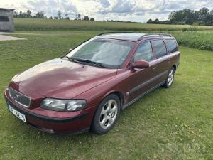 Red Volvo V70 2002 in Bauska, with an engine capacity of 2.40 L and mileage of 500 thousand km for 1490 €, photo  on AUTOMOTO.COM.LV
