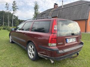 Sarkans Volvo V70 2002 Bauska, ar dzinēja tilpumu 2.40 L un nobraukumu 500 tūkst. km par 1490 €, foto 4 vietnē AUTOMOTO.COM.LV