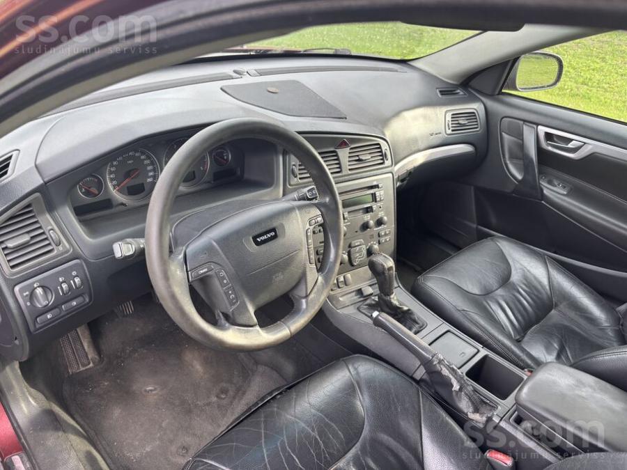Sarkans Volvo V70 2002 Bauska, ar dzinēja tilpumu 2.40 L un nobraukumu 500 tūkst. km par 1490 €, foto 7 vietnē AUTOMOTO.COM.LV