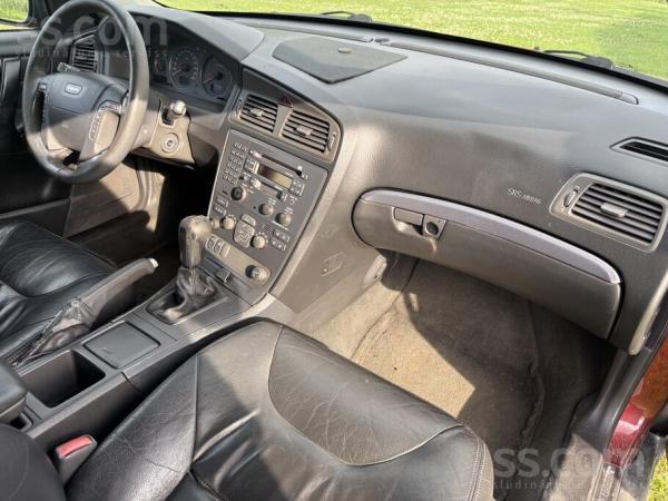 Red Volvo V70 2002 in Bauska, with an engine capacity of 2.40 L and mileage of 500 thousand km for 1490 €, photo 7 on AUTOMOTO.COM.LV