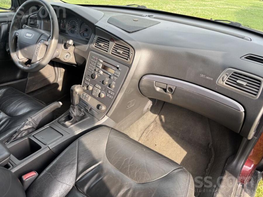 Sarkans Volvo V70 2002 Bauska, ar dzinēja tilpumu 2.40 L un nobraukumu 500 tūkst. km par 1490 €, foto 8 vietnē AUTOMOTO.COM.LV