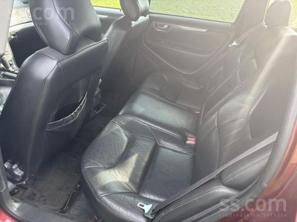 Red Volvo V70 2002 in Bauska, with an engine capacity of 2.40 L and mileage of 500 thousand km for 1490 €, photo 8 on AUTOMOTO.COM.LV
