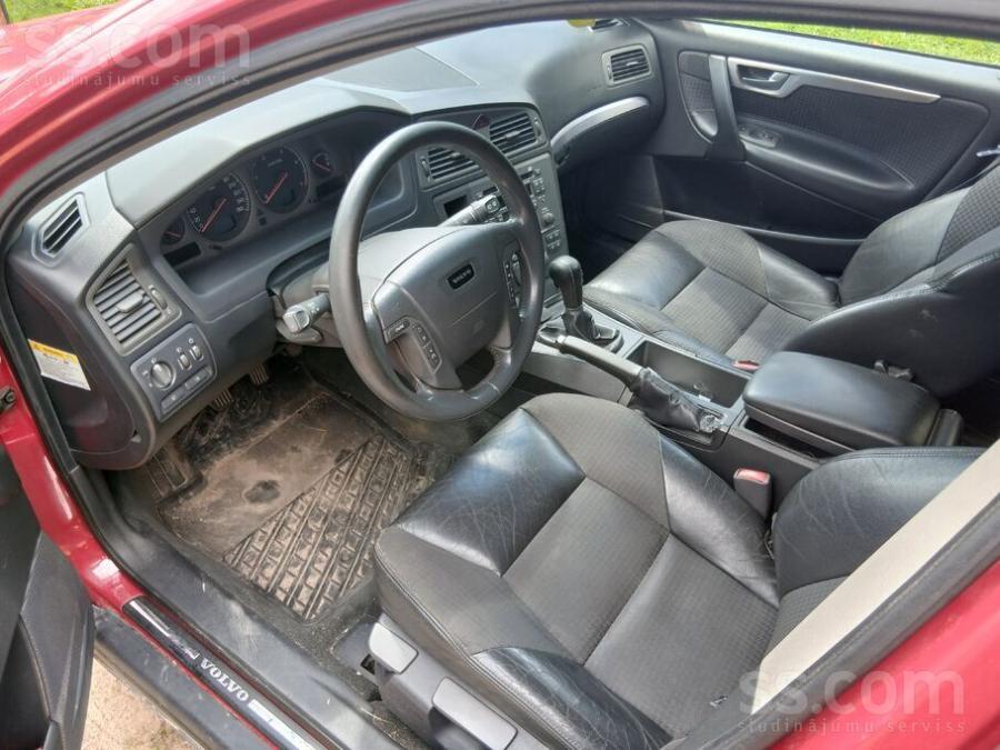 Sarkans Volvo V70 2002 Jēkabpils, ar dzinēja tilpumu 2.40 L un nobraukumu 421 tūkst. km par 850 €, foto 5 vietnē AUTOMOTO.COM.LV