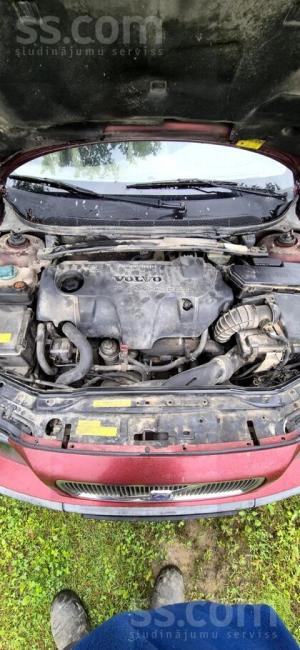 Sarkans Volvo V70 2002 Aizkraukle, ar dzinēja tilpumu 2.40 L un nobraukumu 424 tūkst. km par 1350 €, foto 9 vietnē AUTOMOTO.COM.LV