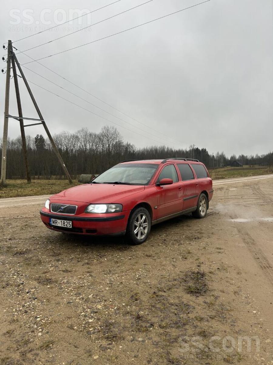 Sarkans Volvo V70 2003 Madona, ar dzinēja tilpumu 2.40 L un nobraukumu 0 tūkst. km par 800 €, foto 3 vietnē AUTOMOTO.COM.LV