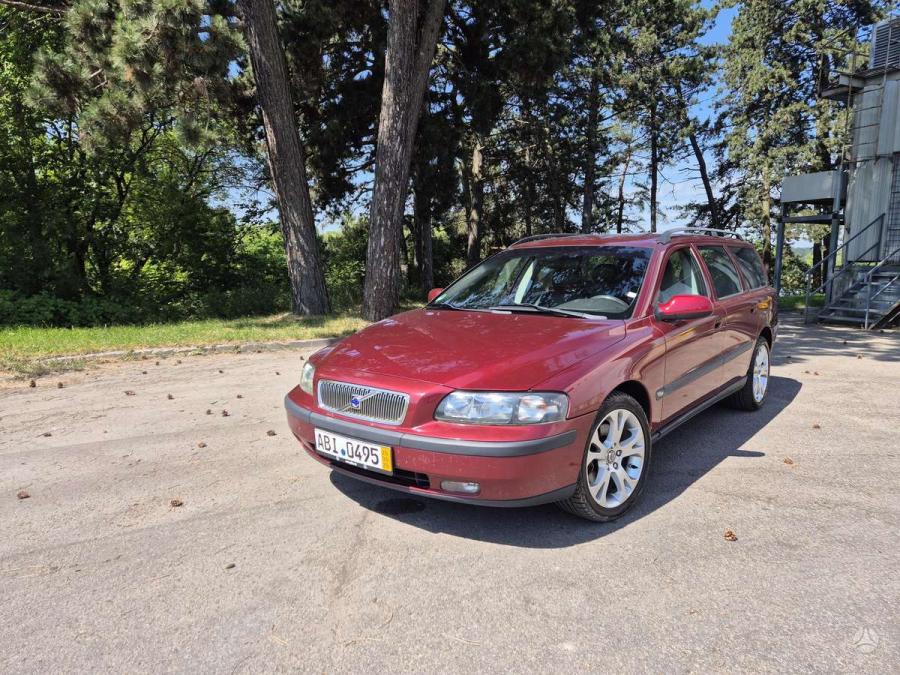 Sarkans Volvo V70 2003 Viļņa, ar dzinēja tilpumu 2.40 L un nobraukumu 289 tūkst. km par 2499 €, foto 1 vietnē AUTOMOTO.COM.LV