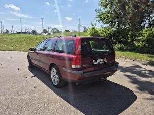 Sarkans Volvo V70 2003 Viļņa, ar dzinēja tilpumu 2.40 L un nobraukumu 289 tūkst. km par 2499 €, foto 3 vietnē AUTOMOTO.COM.LV