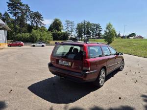 Sarkans Volvo V70 2003 Viļņa, ar dzinēja tilpumu 2.40 L un nobraukumu 289 tūkst. km par 2499 €, foto 4 vietnē AUTOMOTO.COM.LV