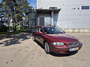 Sarkans Volvo V70 2003 Viļņa, ar dzinēja tilpumu 2.40 L un nobraukumu 289 tūkst. km par 2499 €, foto 5 vietnē AUTOMOTO.COM.LV