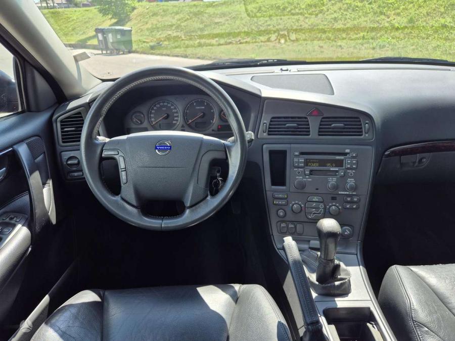 Sarkans Volvo V70 2003 Viļņa, ar dzinēja tilpumu 2.40 L un nobraukumu 289 tūkst. km par 2499 €, foto 10 vietnē AUTOMOTO.COM.LV