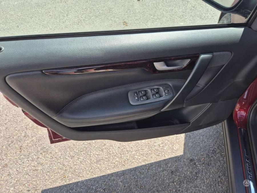 Sarkans Volvo V70 2003 Viļņa, ar dzinēja tilpumu 2.40 L un nobraukumu 289 tūkst. km par 2499 €, foto 11 vietnē AUTOMOTO.COM.LV