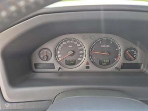Sarkans Volvo V70 2003 Viļņa, ar dzinēja tilpumu 2.40 L un nobraukumu 289 tūkst. km par 2499 €, foto 14 vietnē AUTOMOTO.COM.LV