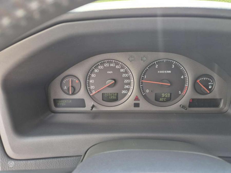 Sarkans Volvo V70 2003 Viļņa, ar dzinēja tilpumu 2.40 L un nobraukumu 289 tūkst. km par 2499 €, foto 14 vietnē AUTOMOTO.COM.LV