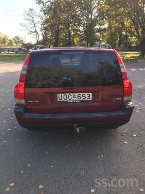 Red Volvo V70 2003 in Jurmala, with an engine capacity of 2.40 L and mileage of 330 thousand km for 2150 €, photo 7 on AUTOMOTO.COM.LV