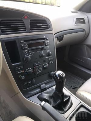 Red Volvo V70 2003 in Jurmala, with an engine capacity of 2.40 L and mileage of 330 thousand km for 2150 €, photo 10 on AUTOMOTO.COM.LV