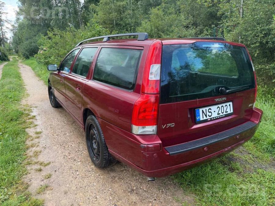 Красный Вольво В70 2004 в Рига, объемом двигателя 2.00 л и пробегом 325 тыс. км за 1234 €, фото 7 на AUTOMOTO.COM.LV