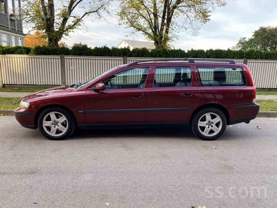 Sarkans Volvo V70 2004 Rīga, ar dzinēja tilpumu 2.40 L un nobraukumu 306 tūkst. km par 2900 €, foto 3 vietnē AUTOMOTO.COM.LV